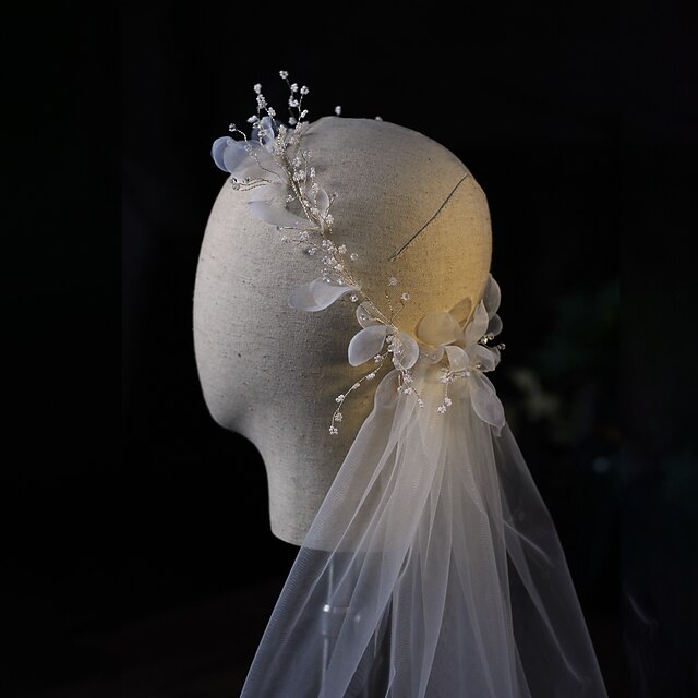 One-tier Flower Style / Floral Wedding Veil Shoulder Veils with Pendant ...