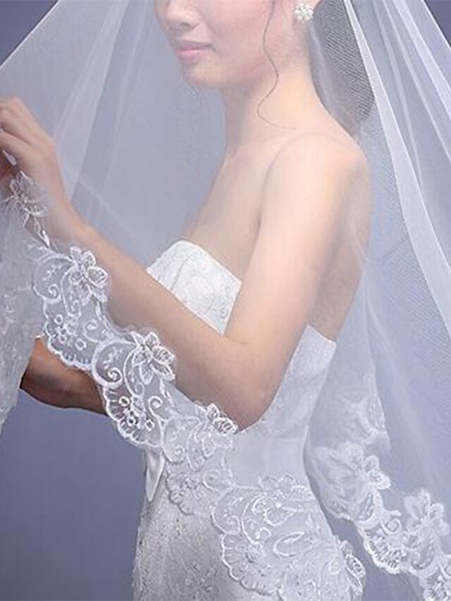 One-tier Classic Style / Lace Wedding Veil Chapel Veils with Solid ...