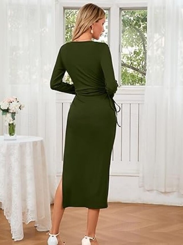 Langes, geripptes Damenkleid mit langen Ärmeln, quadratischem ...