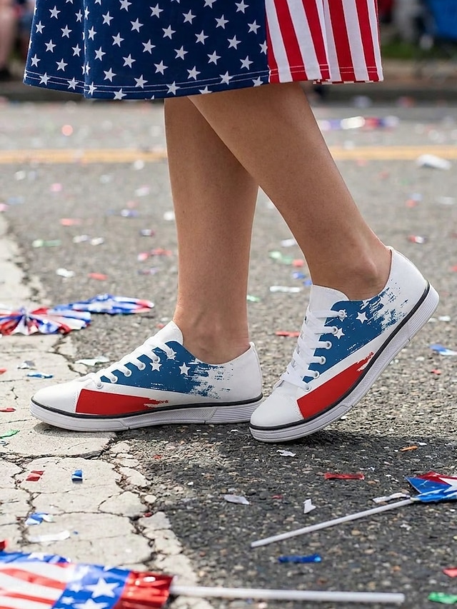 Baskets blanches en toile pour femmes, ornées du drapeau américain ...